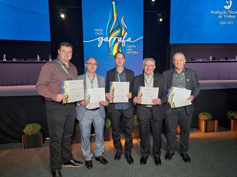 Pinot Noir da Cooperativa Vinícola Aurora está entre os 16 vinhos mais ...
